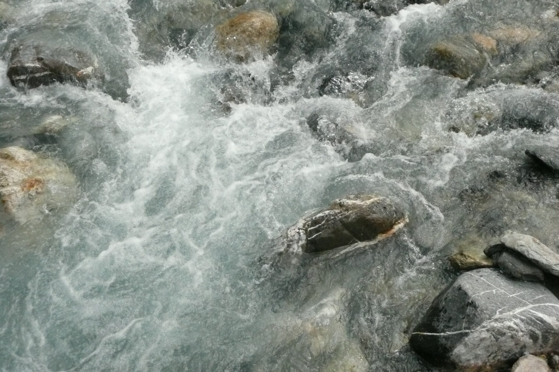 "L'eau jaillira dans le désert, des torrents dans les terres arides ...